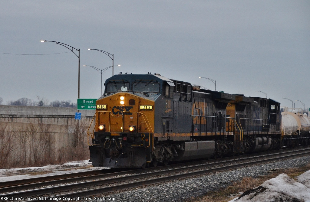 CSX 316 leads west.